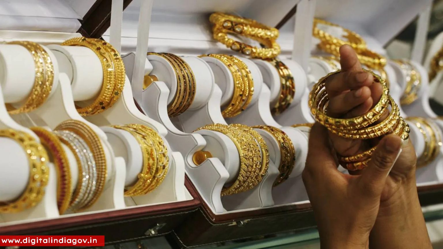 Lalitha Jewellery Gold Scheme, Designs, Features & Benefits